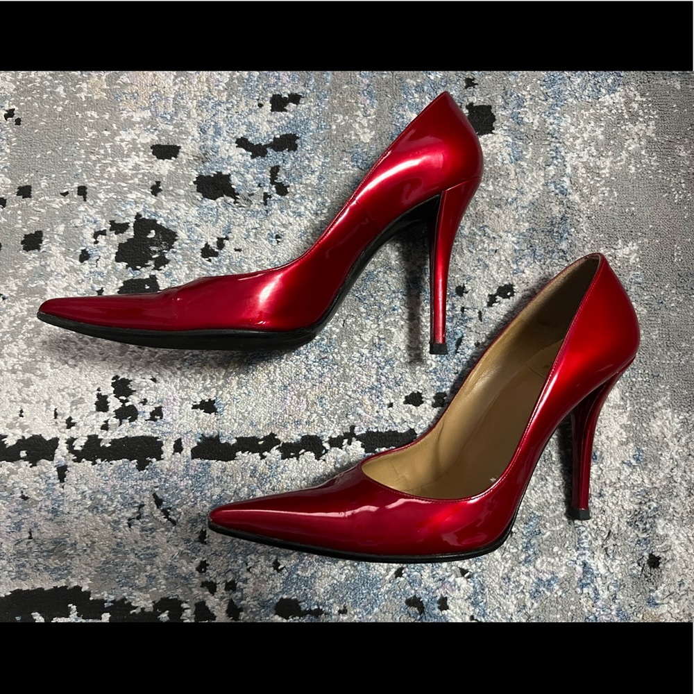 Stuart Weitzman Fever Pumps Patent Red Quasar 4.25” - Gem